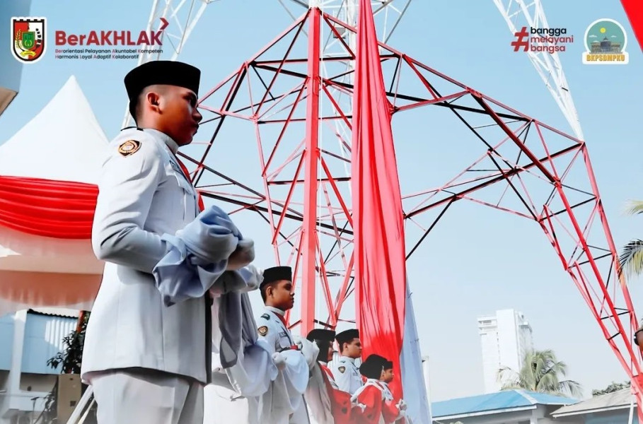 Kepala BKPSDM Pekanbaru Hadiri Pengibaran Bendera Merah Putih Raksasa ...